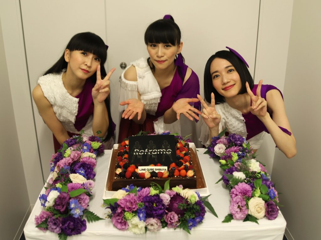 Perfumeメンバーの素敵なスリーショットをいただきました！